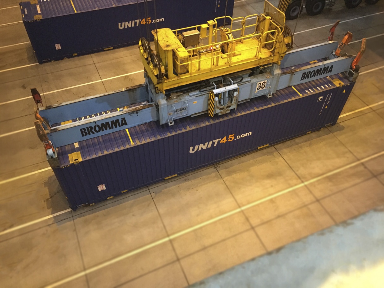 Handling | UNIT45 Containers