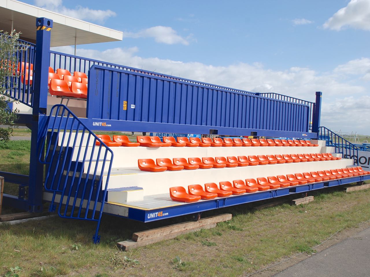 MODULAR GRANDSTAND | UNIT45 Containers