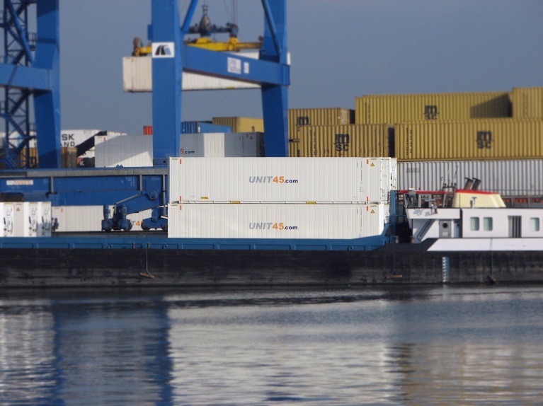 Barge | UNIT45 Containers